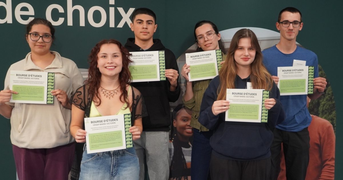 Le Cégep remet des bourses d’études à des… | Cégep Marie-Victorin